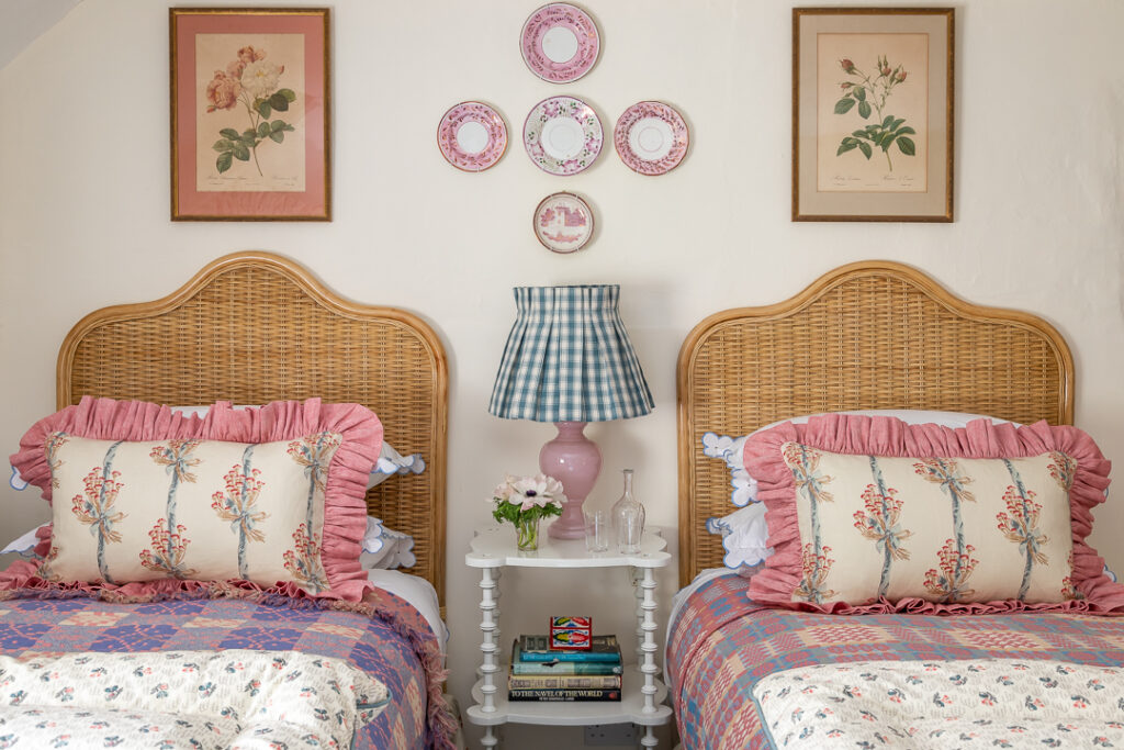 How to Decorate with Gingham - Copy These Beautiful Decorating Ideas ...