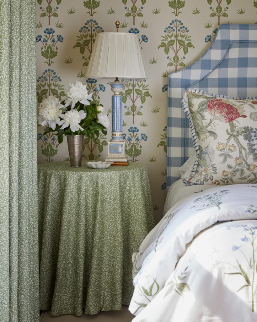 How to Decorate with Gingham - Copy These Beautiful Decorating Ideas ...